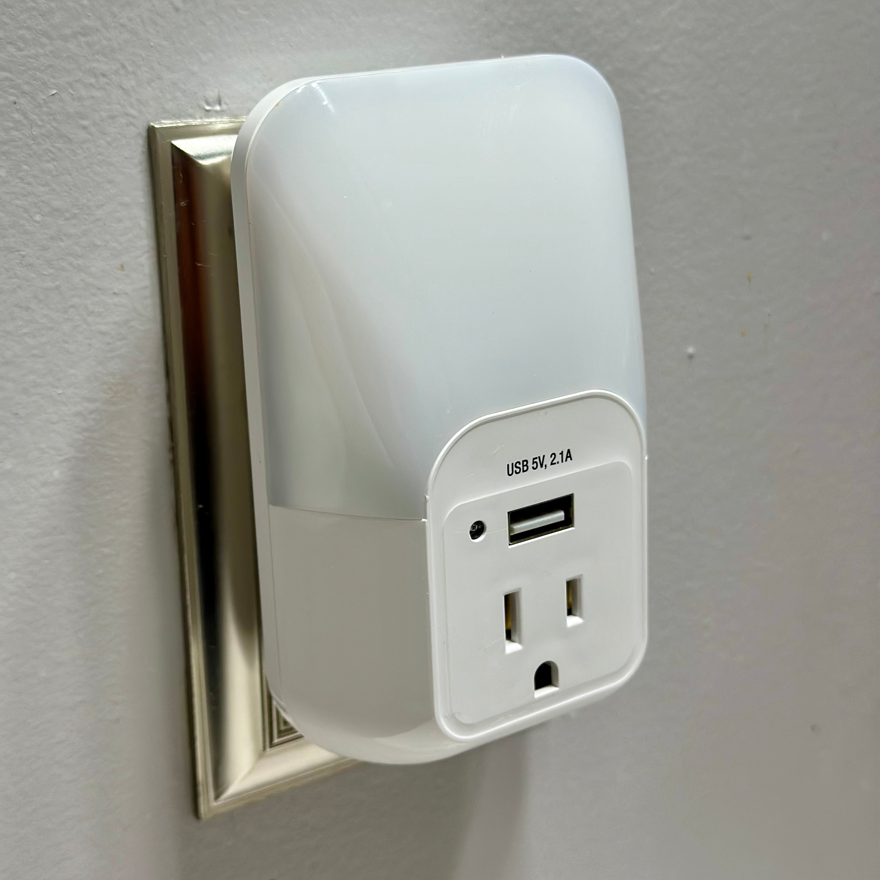 Nightlight USB Charger Disguised Camera – Spycraft 101