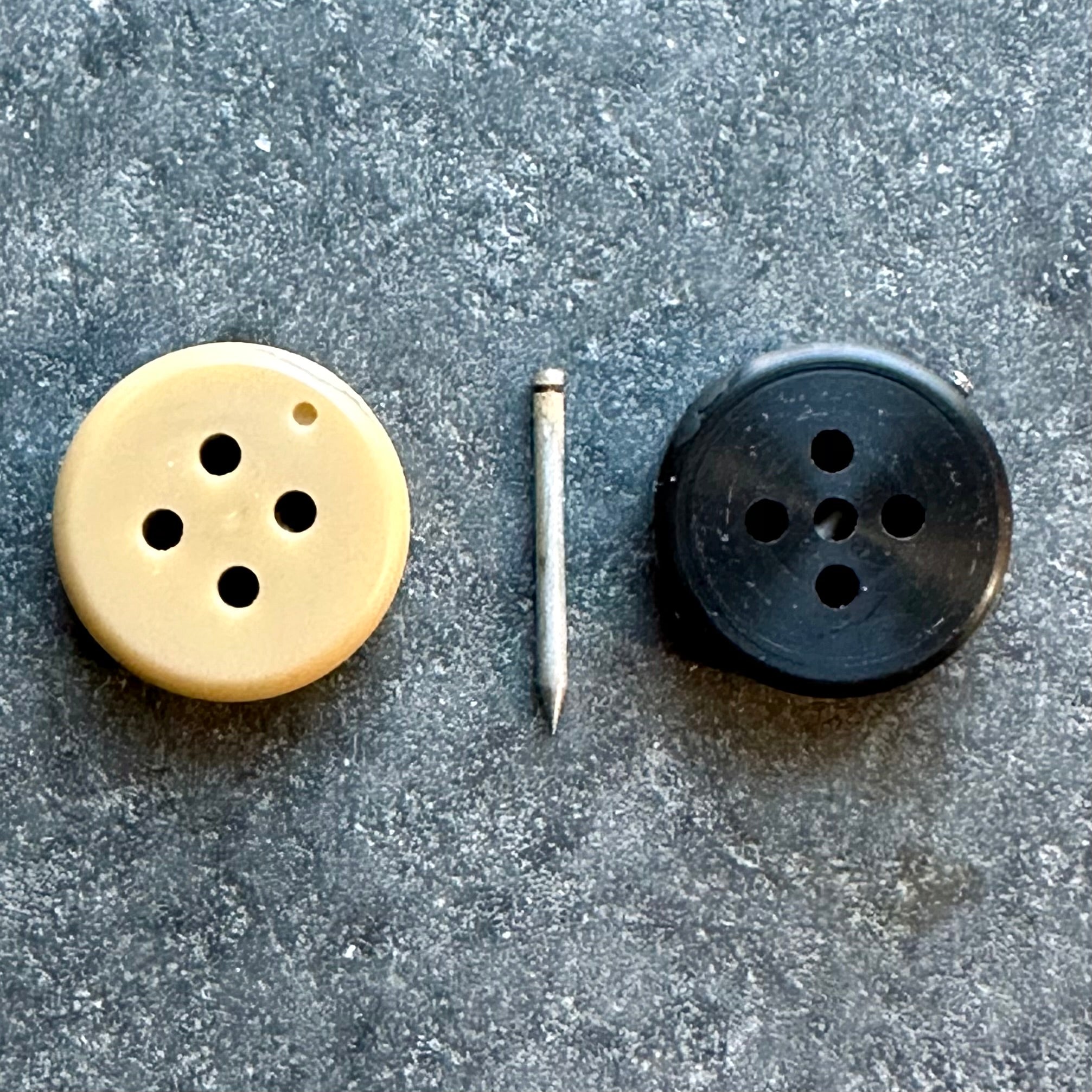 Escape and Evasion Compass Button – Spycraft 101